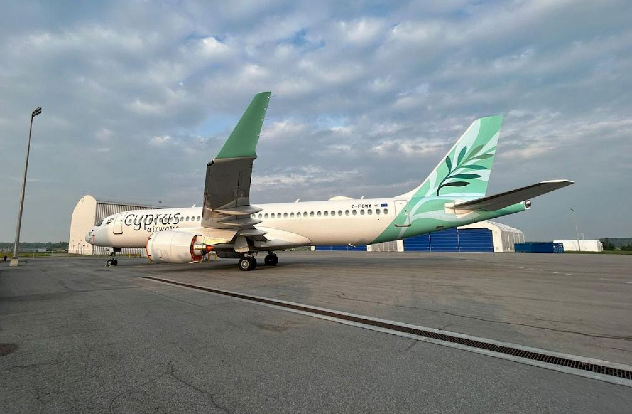 První Airbus A220-300 v barvách Cyprus Airways | Airways.cz