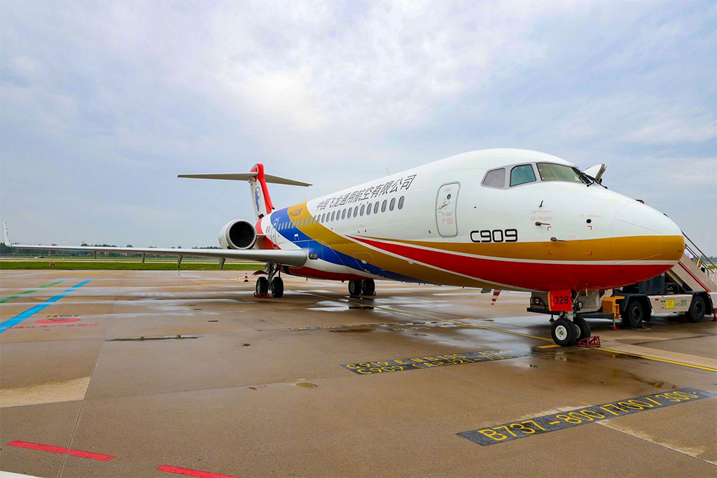 COMAC dodal první C909 ve verzi letecké ambulance | Airways.cz