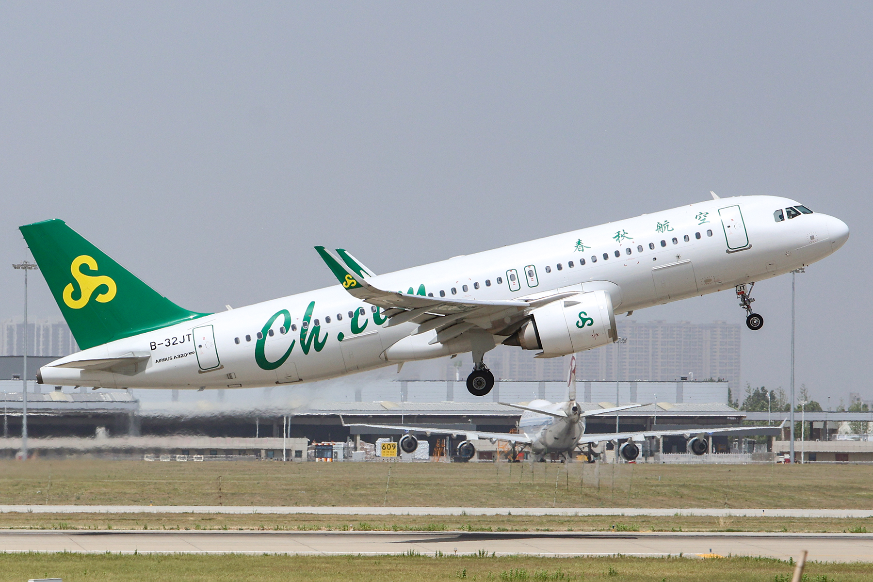 Čínské Spring Airlines a Juneyao Air objednávají Airbusy A320neo ...
